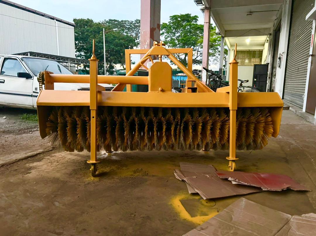Ford 5000 Backpusher Angle Sweeper - ONE MACHINE ENGINEERING SDN BHD