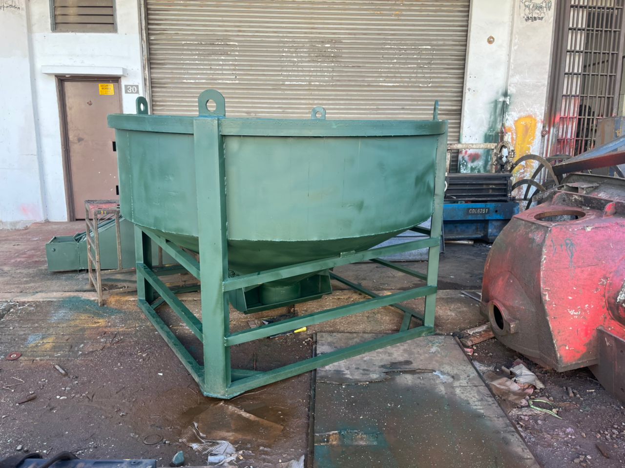 Extra large 3.0m3 concrete bucket - ONE MACHINE ENGINEERING SDN BHD