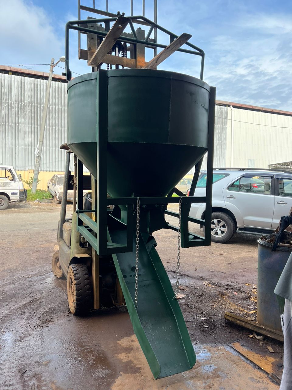 Concrete Bucket with Chute - ONE MACHINE ENGINEERING SDN BHD